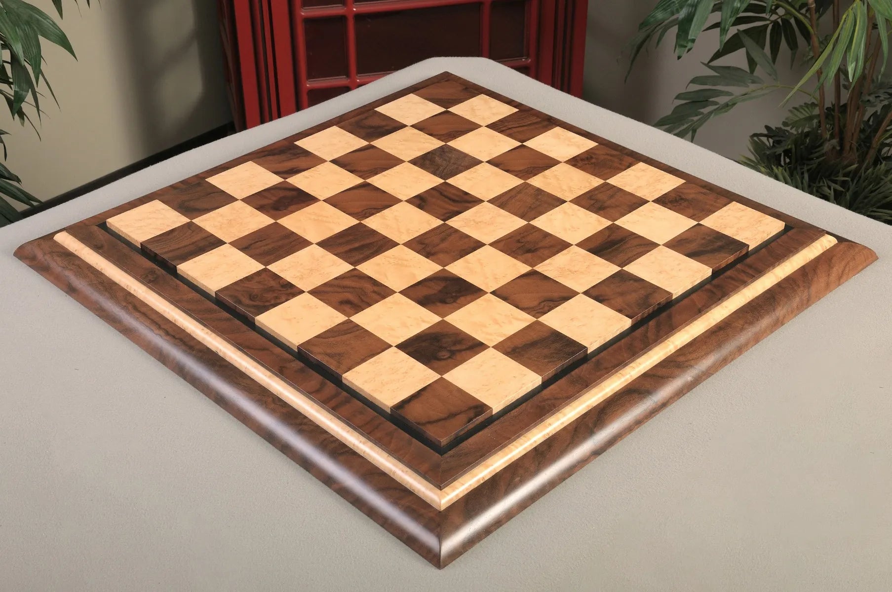 Signature Contemporary V Luxury Chess board - WALNUT BURL / BIRD'S EYE ...